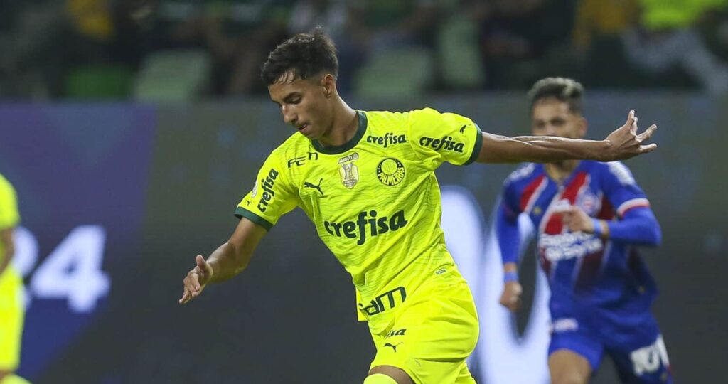Arsenal, Chelsea and Liverpool in transfer battle for Reis