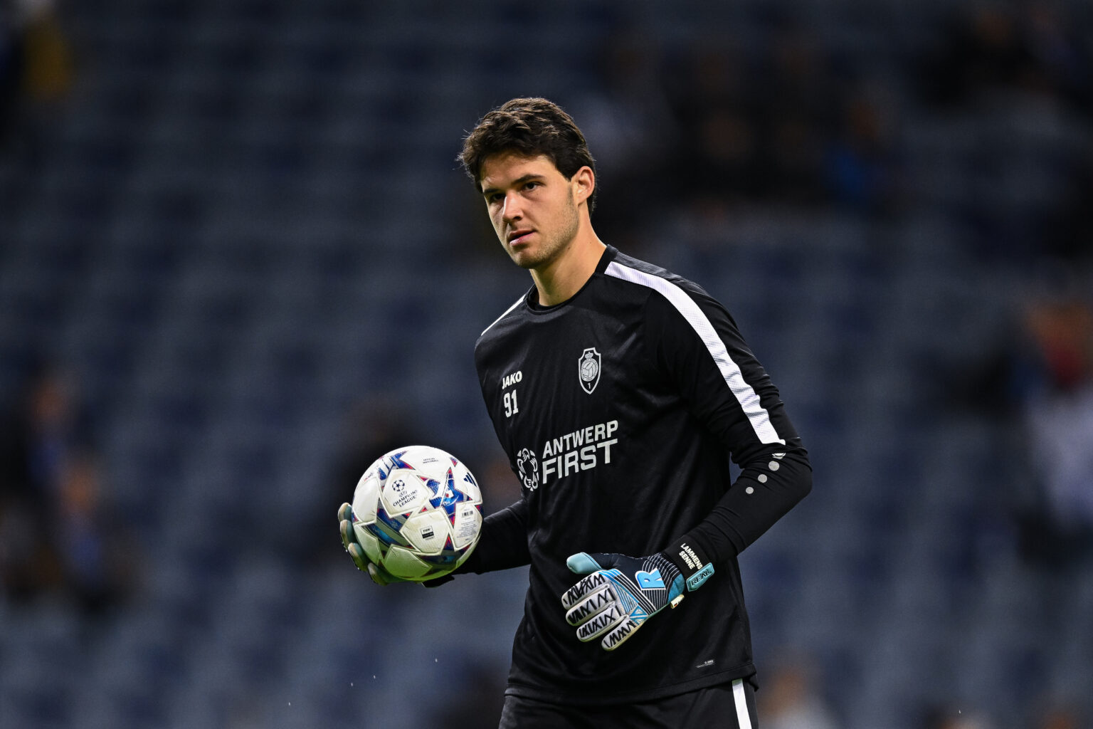 Manchester United in talks to sign Royal Antwerp goalkeeper