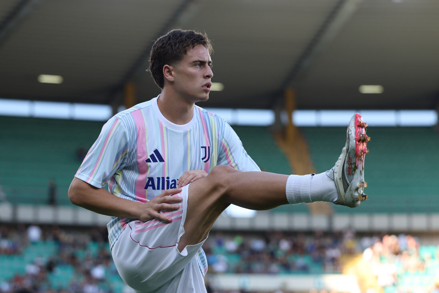 Arsenal told Juventus forward will cost €100m
