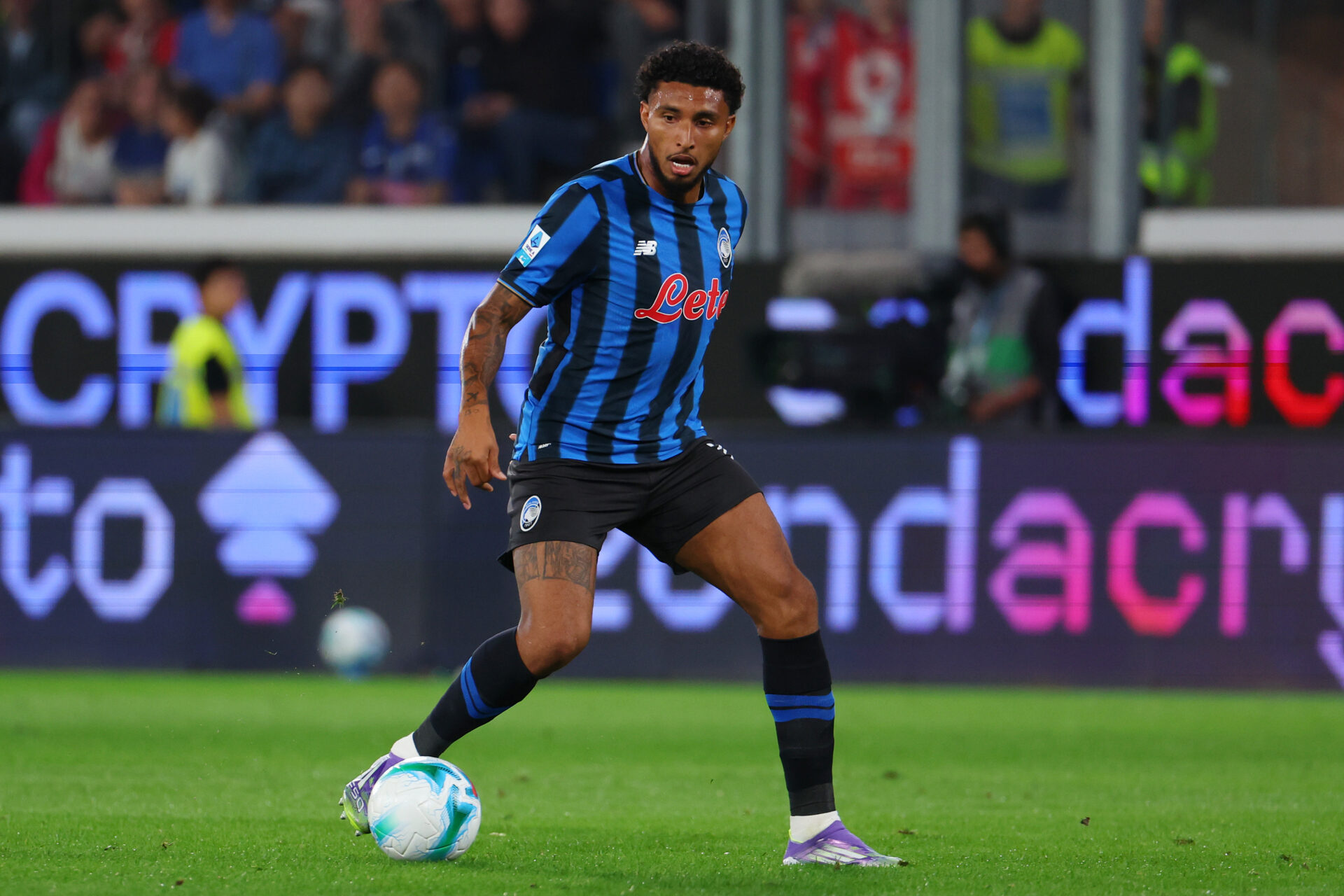 Liverpool lead Barcelona in race for Brazil midfielder